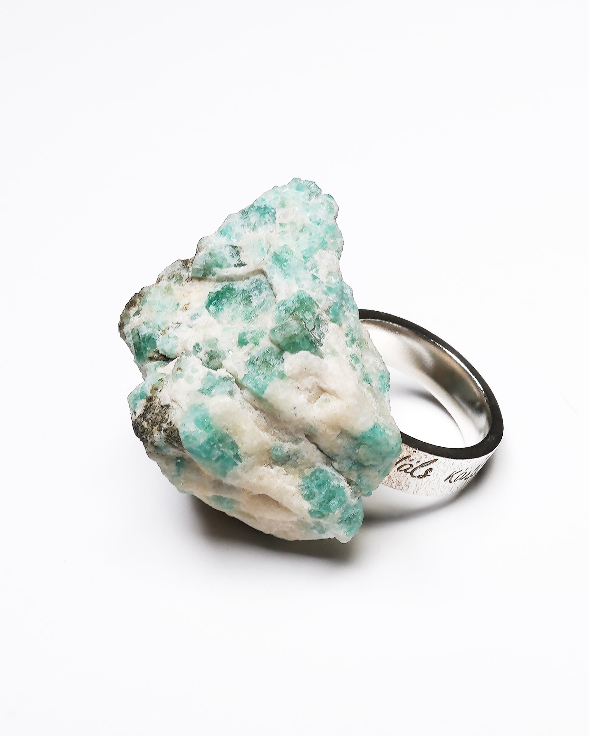 Natural and raw crystal rings with semi-precious gemstones – SJÄLS KÄRLEK